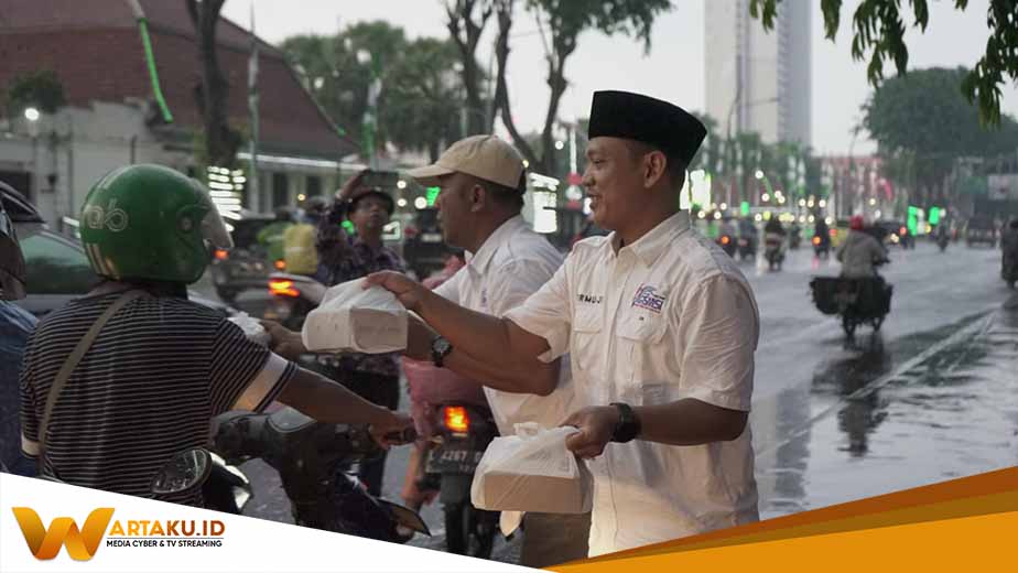 Bentuk Kepedulian Jurnalis, SMSI Jatim Bagikan Takjil Hingga Santunan Anak Yatim Di Bulan ...